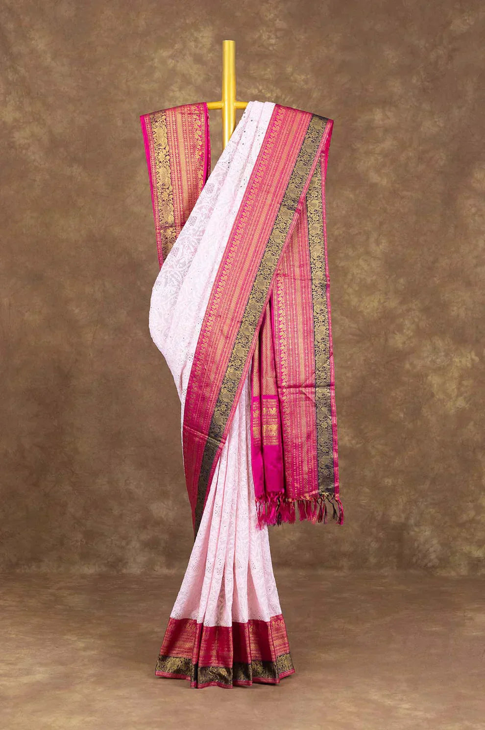 Top 12 Traditional Dresses of India by State | Mavuri's
